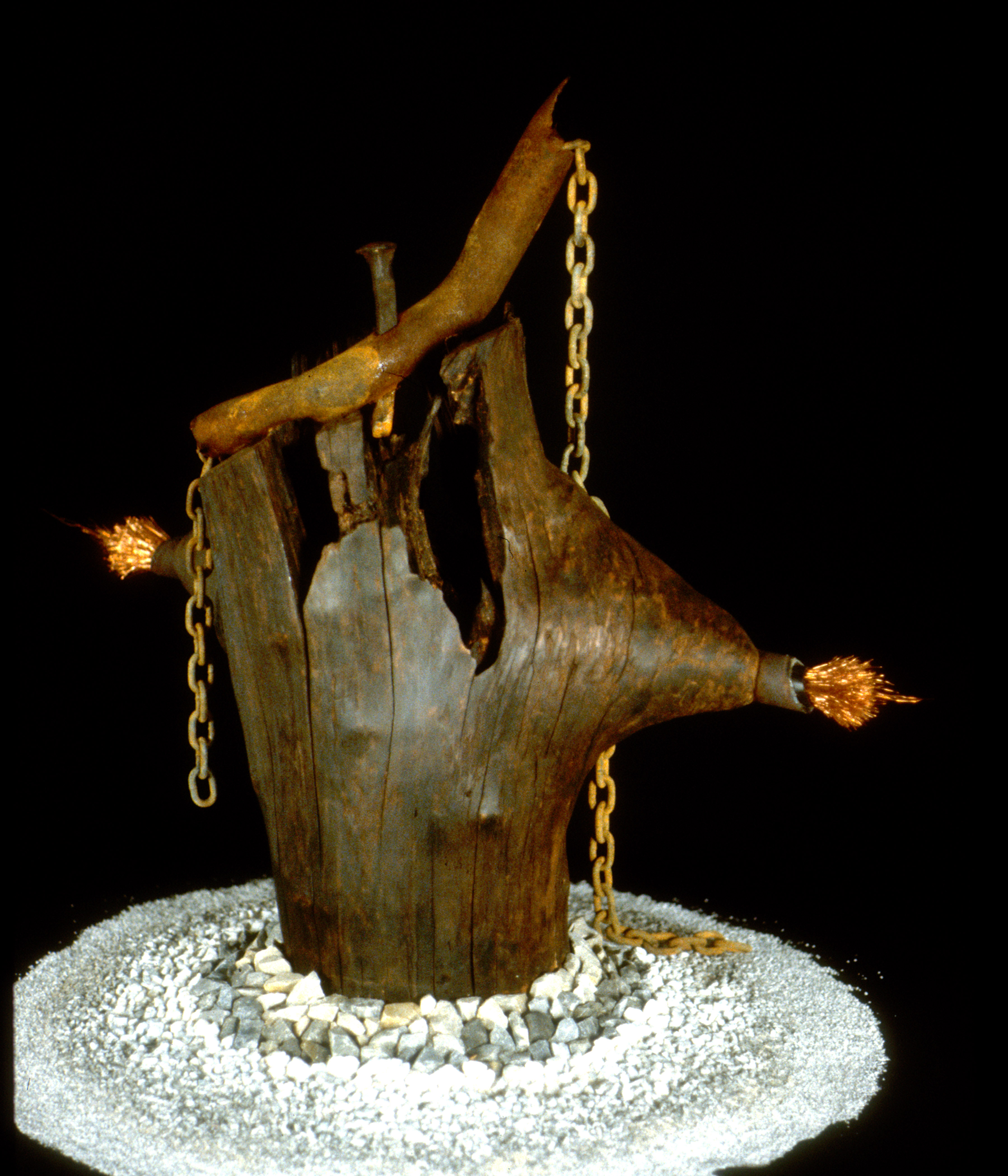 FREE STANDING – PAUL HAMANAKA / Versatile Visual Artist