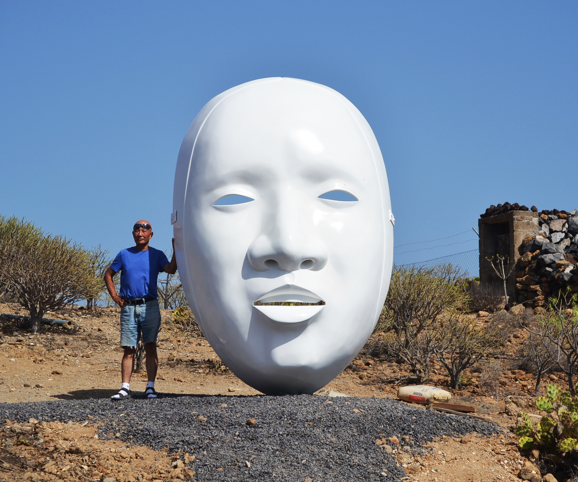 FREE STANDING – PAUL HAMANAKA / Versatile Visual Artist